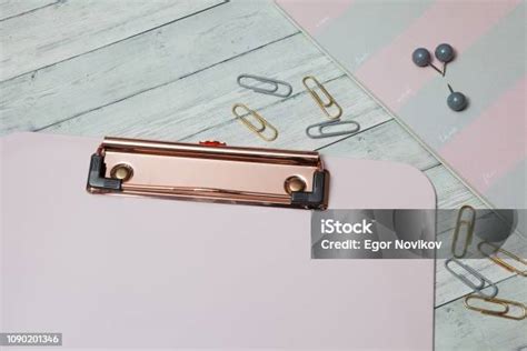 홈 오피스 작업 이랑 클립보드 노트북 및 액세서리 평면 위치 최고 보기 개념에 대한 스톡 사진 및 기타 이미지 개념 개념과 주제 공란 Istock