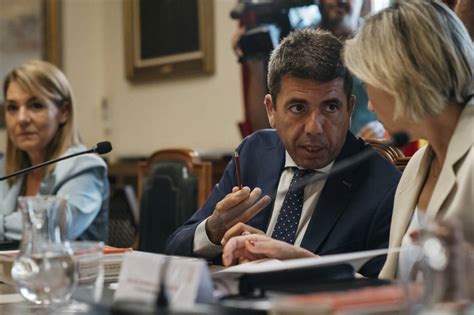 Los Gobiernos Autonómicos En Cifras 112 Hombres Y 85 Mujeres El 57