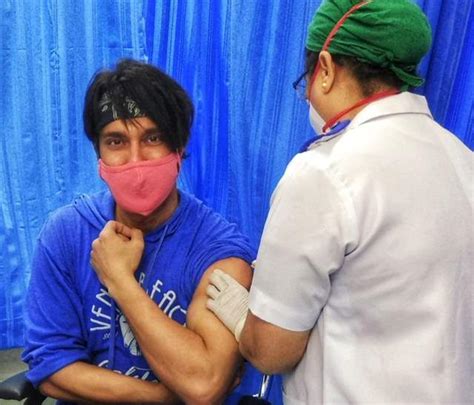 L A C Director Nitin Kumar Gupta Among First To Be Vaccinated In India
