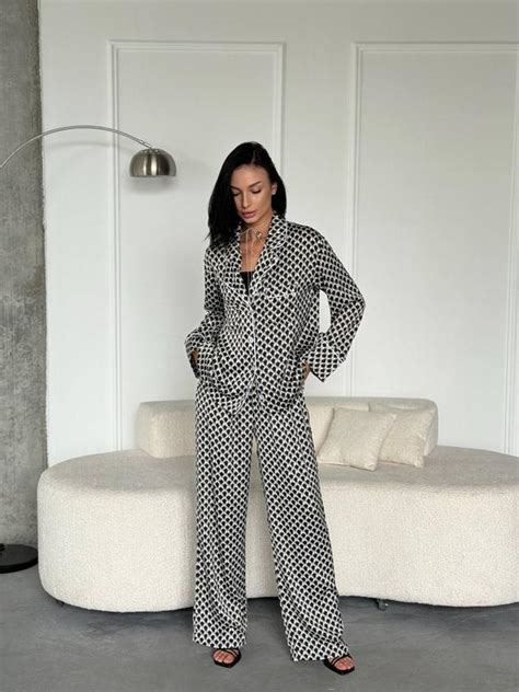 Костюм брючний в піжамному стилі — ціна 1450 грн у каталозі Брючні костюми Купити жіночі речі за