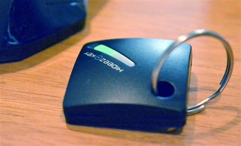 Hideez Digital Key Review Password Storage On A Keychain