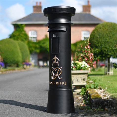 Traditional Gr Pillar Post Box Black