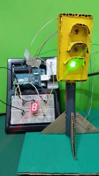 Semáforo Con Cuenta Regresiva Para Vehículos Y Peatones Con Arduino