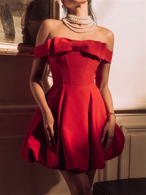 Платье мини с открытыми плечами и бантом на лифе Lichi Online Fashion Store