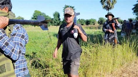 ပခုက္ကူမြို့ရှိ တပ်မ ၁၀၁ နှင့် ခလရ ၂၅၁၊ ၂၅၂ တပ်ရင်းများကို ရော့ကတ်များဖြင့် ပစ်ခတ် တိုက်ခိုက