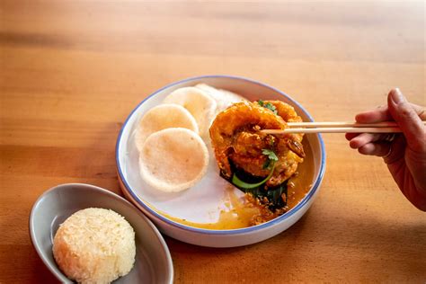 Crispy Garlic Prawns With Sticky Rice Kin Len