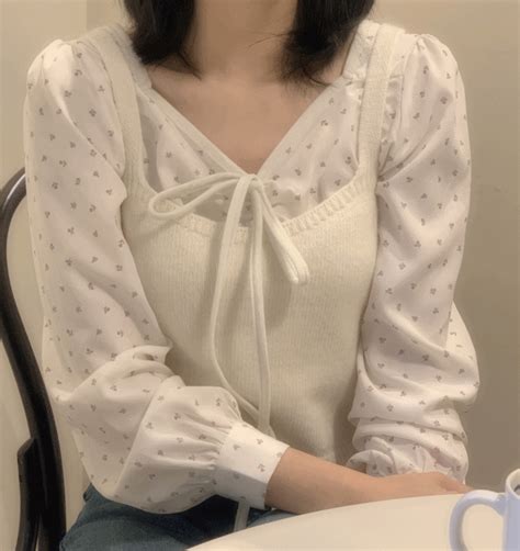 🤍주문폭주🤍 초커 플라워 벨벳 리본 패턴 블라우스 2color [러블리 하객룩 데이트룩 벚꽃룩 에이블리