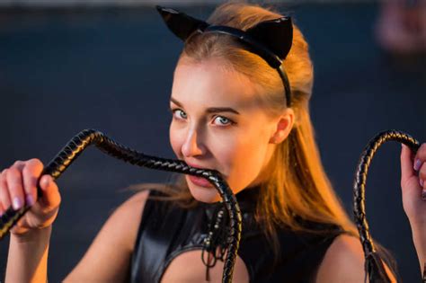 外国猫装女人图片 猫装女人性感的咬着鞭子素材 高清图片 摄影照片 寻图免费打包下载