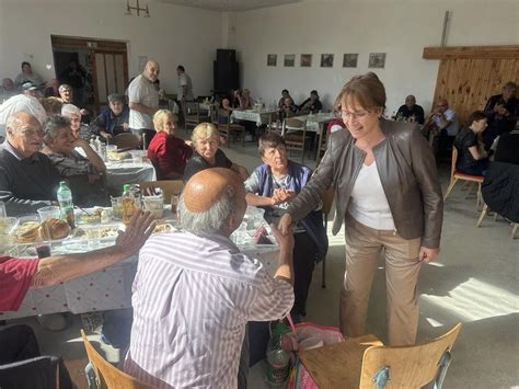 Казанлък инфо Средногорово празнува