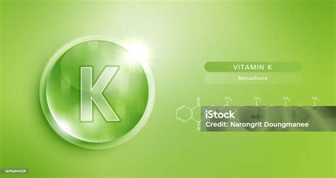 물방울 비타민 K 녹색과 구조 자연의 화학 공식과 복잡한 비타민 용액 뷰티 트리트먼트 영양 스킨 케어 디자인 화장품에 대한 의료 및 과학적 개념 개념에 대한 스톡 벡터 아트