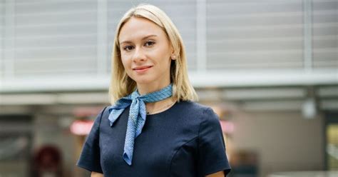 Flight Attendant Explains When Passengers Should Avoid Going To Plane