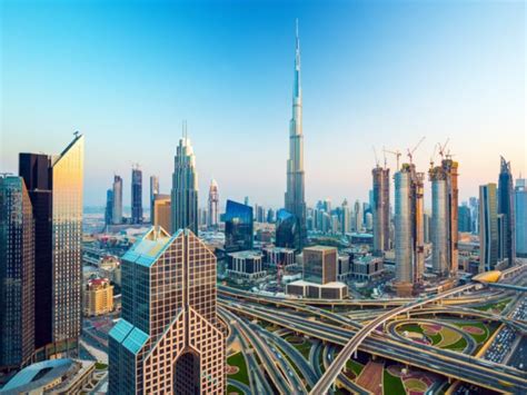 كم مساحة الإمارات العربية المتحدة؟