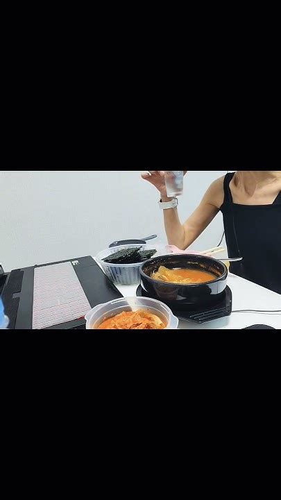 ️살좀 쪄보자 야식 새벽 넷플보다 동태국에 밥을 말아 술은 마셔도 밥은안하던짓을 시작 반주까지 혼술 먹방