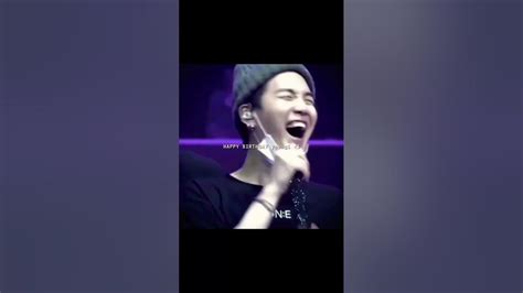 슈가 생일 축하해 오늘 하루 행운과 놀라움이 가득하길 바라 아름답고 행복한 하루 보내세요 정말 사랑해요😍😍 건강하시고 빨리 돌아오셨으면 좋겠습니다 윤기야 앞으로도