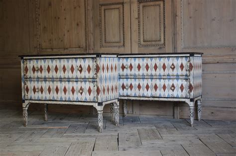 Pair Of Contemporary Italian Commodes In The 18th Century Taste