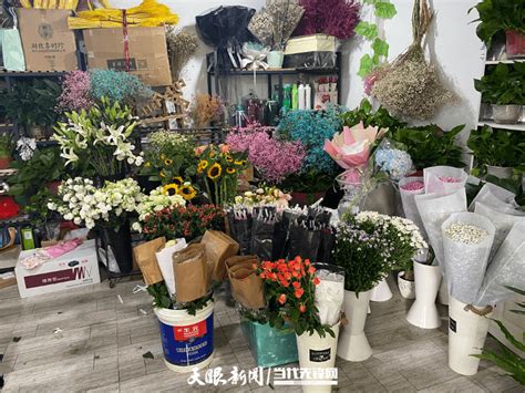 花价翻番难抵市民热情！“七夕”催热“浪漫经济”冯女士