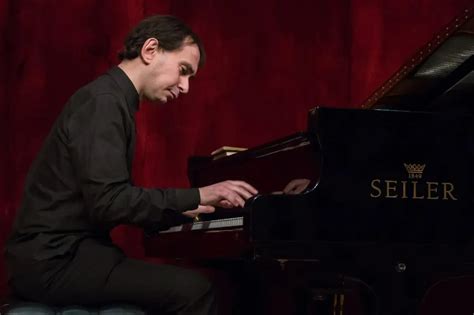 Артисты учредили фонд и стипендию в честь погибшего в СИЗО Биробиджана музыканта Павла Кушнира