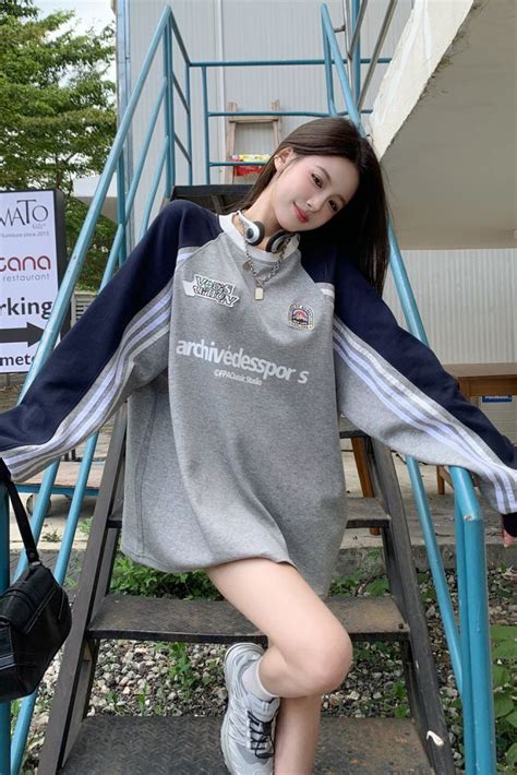 여성 라운드 레터링 패치 나그랑 배색 오버핏 롱 긴팔티 블록코어룩 유니폼룩 에이블리