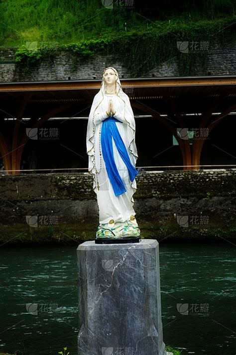 圣母玛利亚的雕像