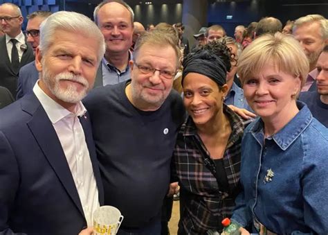 Životní Láska Milana Šteindlera Exotická Kráska Lilly Je Poradkyní Prezidentovy ženy Podívejte