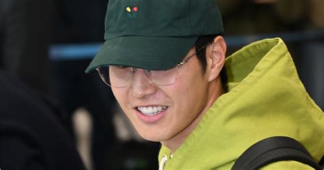 이강인은 여전히 비난받고 있다왜 얼굴에 미소를 띤 채 당당하게 걸어 나갔기 때문에사람들이 부적절하다고 생각하는 행동