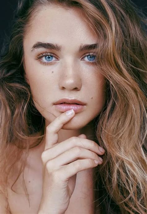 Greta Ruga Scrolller