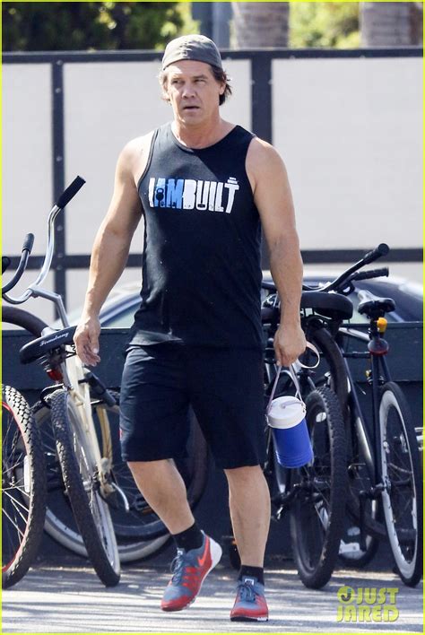 Josh Brolin Puts Buff Biceps On Display En Route To The Gym Photo