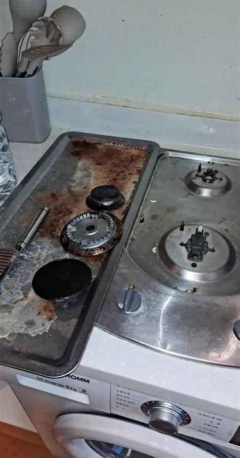 사장님이 엄청 꼼꼼하게 잘 해주셨습니다 마지막에 청소 하시면서 발견 하신 흔적으로 대략적인 집 상태나 청소 팁 전달도 주셔서 너무 좋았어요~ 숨고 숨은고수