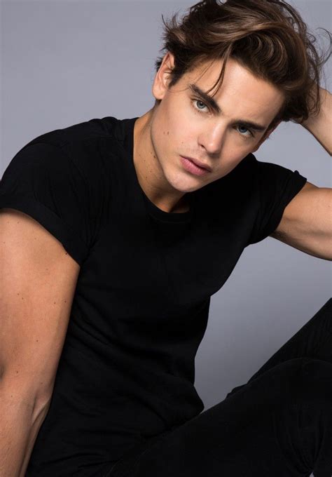 Молодой красавец