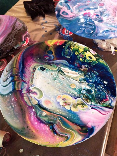 Записаться на мастер класс в технике Флюид арт