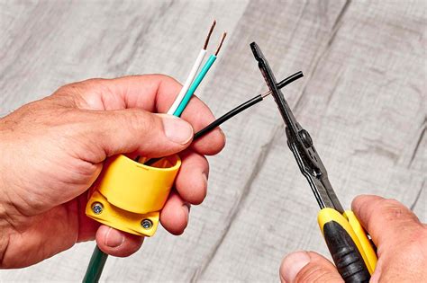 How To Replace An Extension Cord Plug
