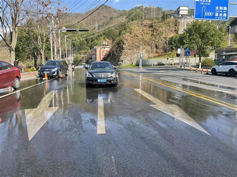 遂昌环卫应急清理交通事故现场保道路畅通