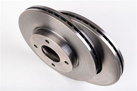 승용차용 스틸 브레이크 디스크 자동차 수리를 위한 새로운 예비 부품 흰색 배경입니다 0명에 대한 스톡 사진 및 기타 이미지 0명 강철 교통수단 Istock