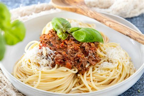 Klassische Einfache Spaghetti Bolognese Rezept Eatde