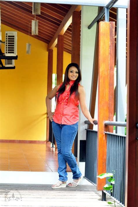 Sexy Sri Lankan Actress And Models Nadini Premadasa