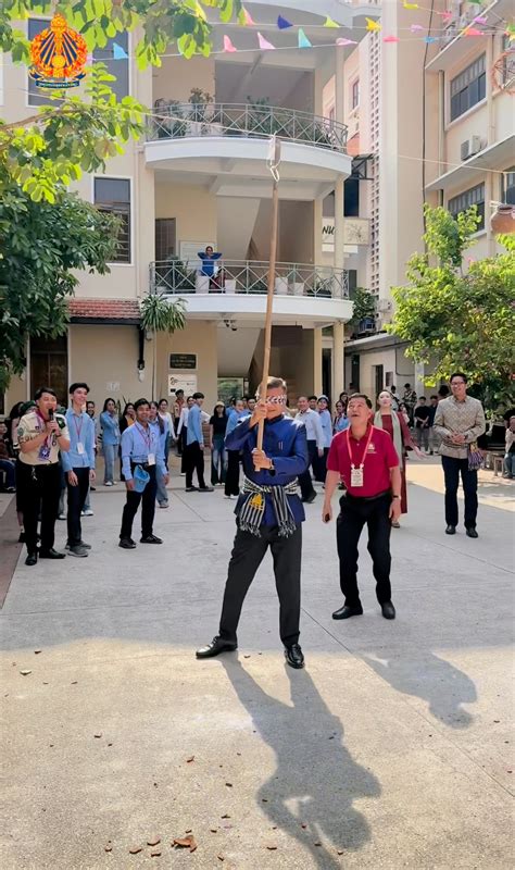 វីដេអូ៖ សុន្ទរកថា ឯកឧត្ដមបណ្ឌិតសភាចារ្យ ហង់ជួន ណារ៉ុន វីដេអូ៖ សុន្ទរកថា ឯកឧត្ដមបណ្ឌិតសភាចារ្យ