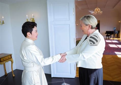 ГАДААД ХАРИЛЦААНЫ САЙД Б БАТЦЭЦЭГ ИСЛАНДЫН ЕРӨНХИЙЛӨГЧИД БАРААЛХАВ