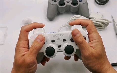 索尼游戏机ps1、ps2原装手柄拆解并清理。 哔哩哔哩 Bilibili
