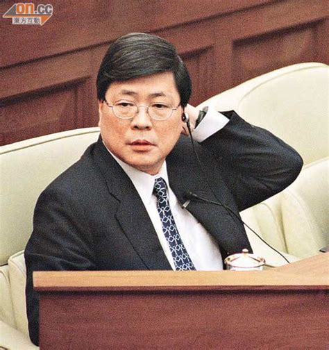 改善小巴無寸進六高官留爛攤子 東方日報