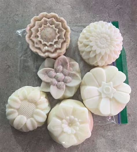 این زن از شیر خودش صابون ضد پیری می سازد فروش بالاست عکس