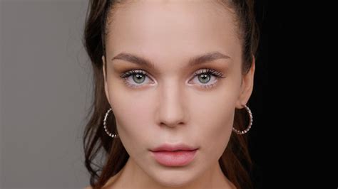 Устойчивый тональный крем в новом дизайне! - YouTube