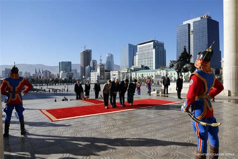 УИХ ын дарга Г Занданшатар Канад Улсын Парламентын Сенатын танхимын дарга Жорж Ж Фюри г Д