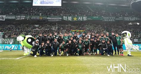 Mhn포토 전북 현대 개막전 승리 후 팬들과 함께 포즈