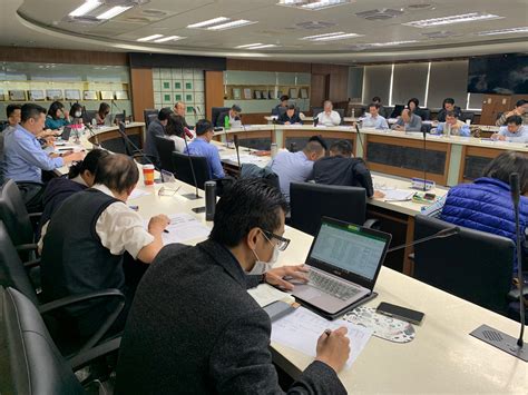 會議持續中。教育部 與學校聯繫零時差！ 👏 台灣it產業好棒棒，學校盤點所有選課、學生現況零誤差！學習輔助資源一大串，教材、錄影、教學畫面