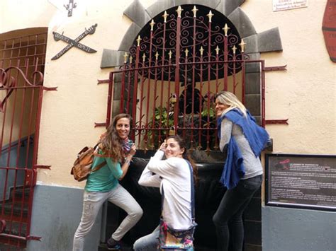 Писающая девочка, Брюссель, Бельгия: описание, фото, где находится на ...