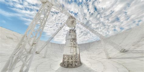 File:Radio telescope RT-70.jpg - Wikimedia Commons