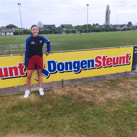 Tess Van Der Vliet In Oranje Meisjes Onder Vv Dongen