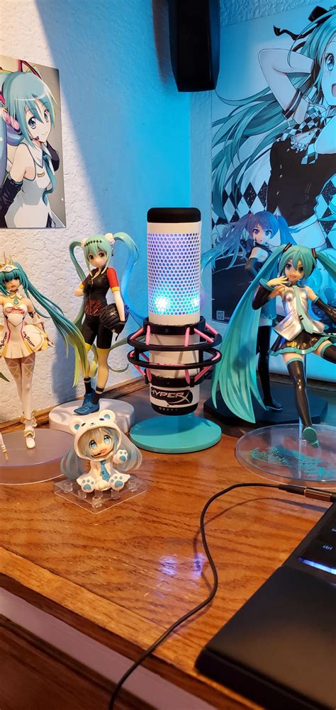 Finally Finished Modding My Quadcast Mic Into A Hatsune Miku Themed One R Hyperx