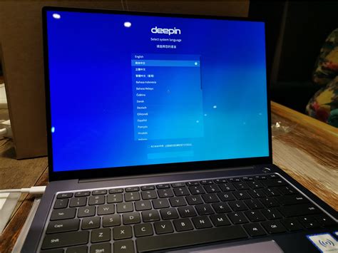 运行深度 linux 的华为 matebook 笔记本电脑现身国内 linuxeden开源社区