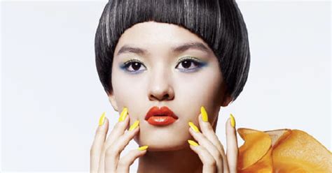 우리 오렌지 빛 봄 향기를 느끼세요패션화보 공개